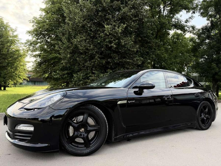 Black Porsche Panamera 2013 in Kaunas, with an engine capacity of 3.00 L and mileage of 145 thousand km for 17500 €, photo 10 on AUTOMOTO.COM.LV