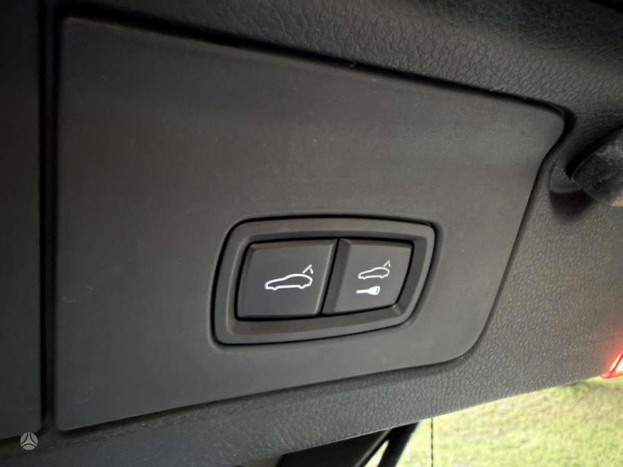 Black Porsche Panamera 2013 in Kaunas, with an engine capacity of 3.00 L and mileage of 145 thousand km for 17500 €, photo 24 on AUTOMOTO.COM.LV
