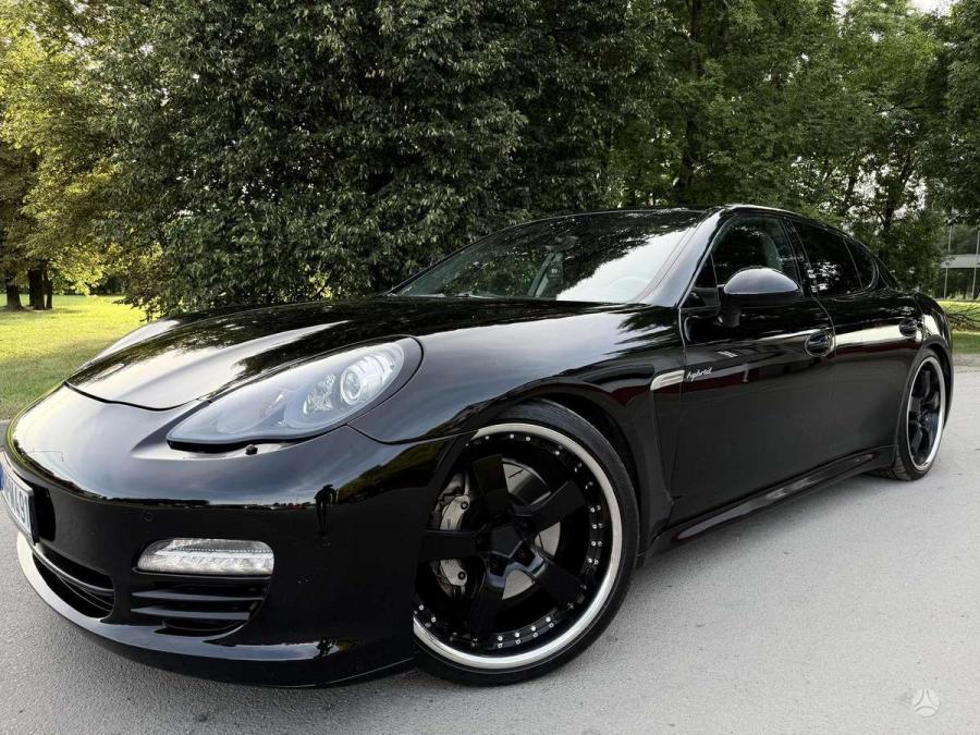 Black Porsche Panamera 2013 in Kaunas, with an engine capacity of 3.00 L and mileage of 146 thousand km for 18500 €, photo 1 on AUTOMOTO.COM.LV