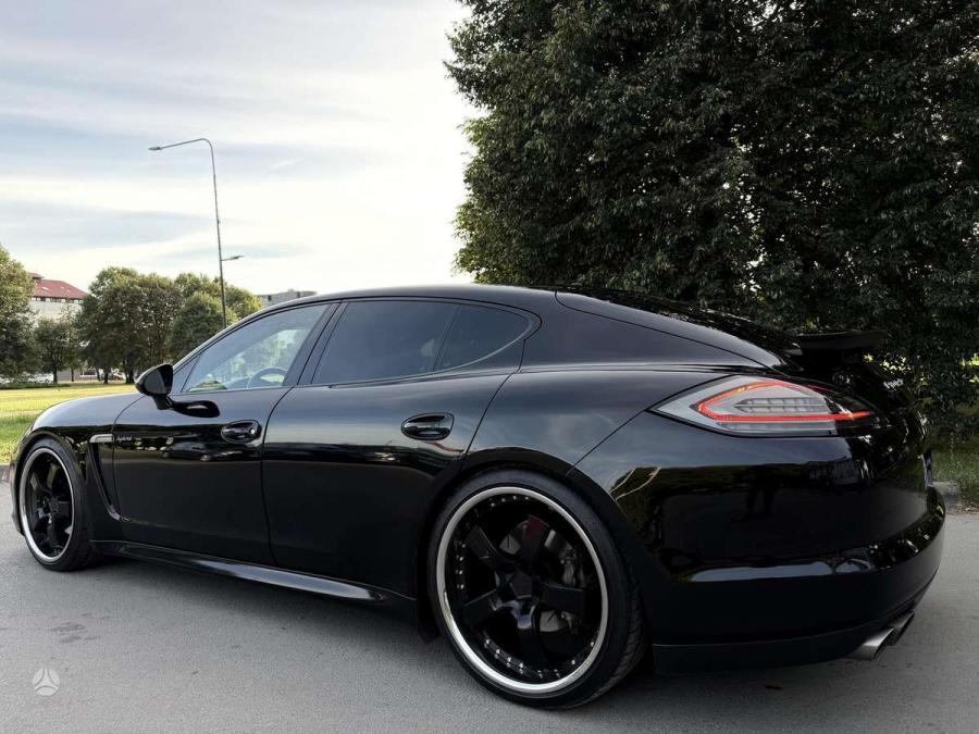 Black Porsche Panamera 2013 in Kaunas, with an engine capacity of 3.00 L and mileage of 146 thousand km for 18500 €, photo 4 on AUTOMOTO.COM.LV