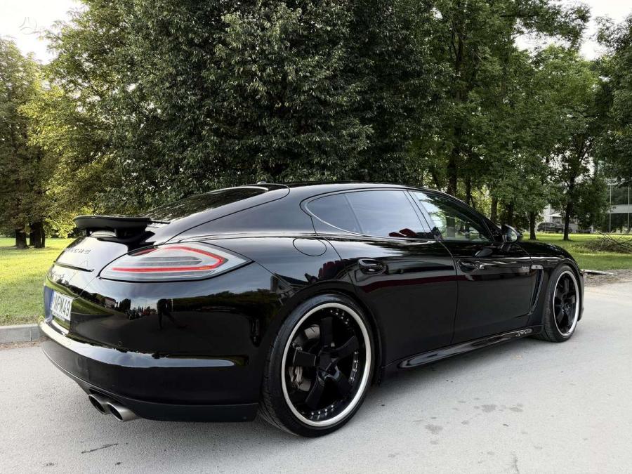 Black Porsche Panamera 2013 in Kaunas, with an engine capacity of 3.00 L and mileage of 146 thousand km for 18500 €, photo 5 on AUTOMOTO.COM.LV