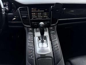 Black Porsche Panamera 2013 in Kaunas, with an engine capacity of 3.00 L and mileage of 146 thousand km for 18500 €, photo 8 on AUTOMOTO.COM.LV