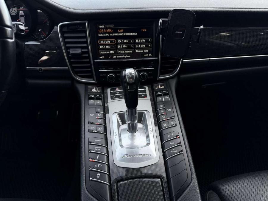 Black Porsche Panamera 2013 in Kaunas, with an engine capacity of 3.00 L and mileage of 146 thousand km for 18500 €, photo 8 on AUTOMOTO.COM.LV