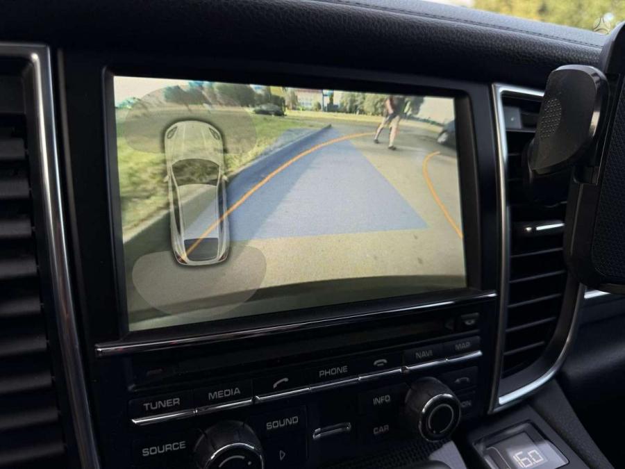 Black Porsche Panamera 2013 in Kaunas, with an engine capacity of 3.00 L and mileage of 146 thousand km for 18500 €, photo 11 on AUTOMOTO.COM.LV