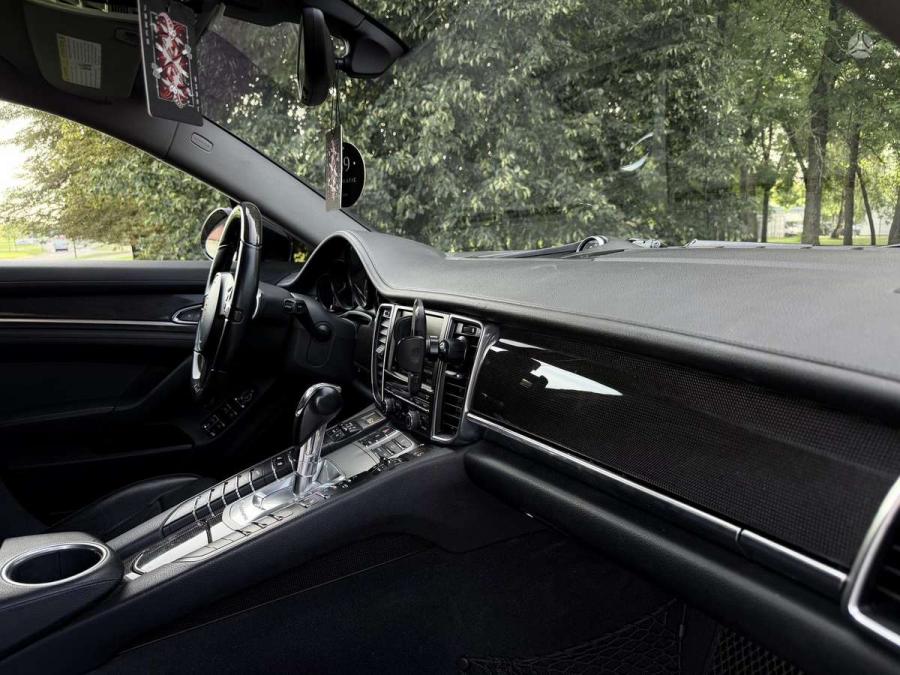 Black Porsche Panamera 2013 in Kaunas, with an engine capacity of 3.00 L and mileage of 146 thousand km for 18500 €, photo 13 on AUTOMOTO.COM.LV