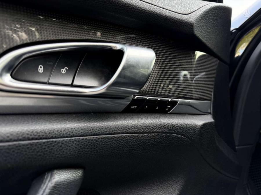 Black Porsche Panamera 2013 in Kaunas, with an engine capacity of 3.00 L and mileage of 146 thousand km for 18500 €, photo 16 on AUTOMOTO.COM.LV