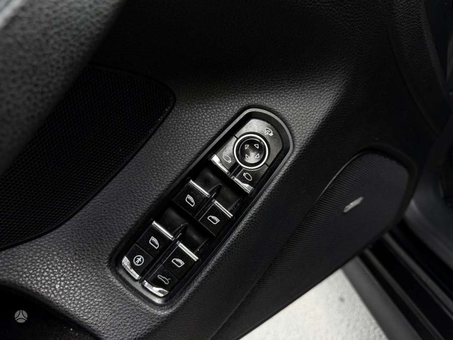 Black Porsche Panamera 2013 in Kaunas, with an engine capacity of 3.00 L and mileage of 146 thousand km for 18500 €, photo 17 on AUTOMOTO.COM.LV