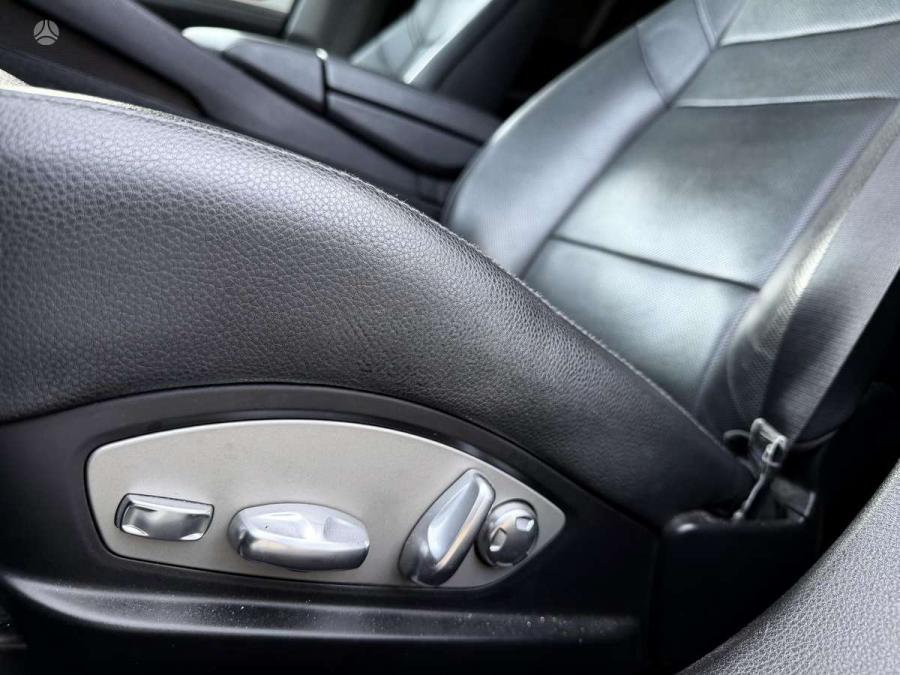 Black Porsche Panamera 2013 in Kaunas, with an engine capacity of 3.00 L and mileage of 146 thousand km for 18500 €, photo 18 on AUTOMOTO.COM.LV