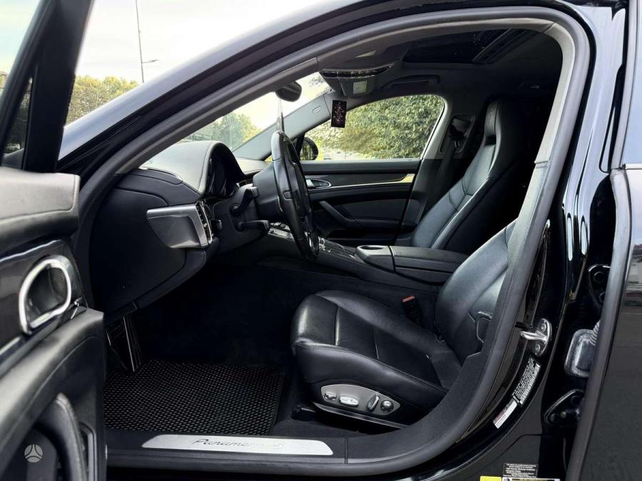 Black Porsche Panamera 2013 in Kaunas, with an engine capacity of 3.00 L and mileage of 146 thousand km for 18500 €, photo 21 on AUTOMOTO.COM.LV