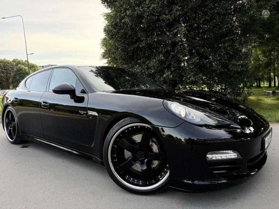 Black Porsche Panamera 2013 in Kaunas, with an engine capacity of 3.00 L and mileage of 146 thousand km for 18500 €, photo 28 on AUTOMOTO.COM.LV