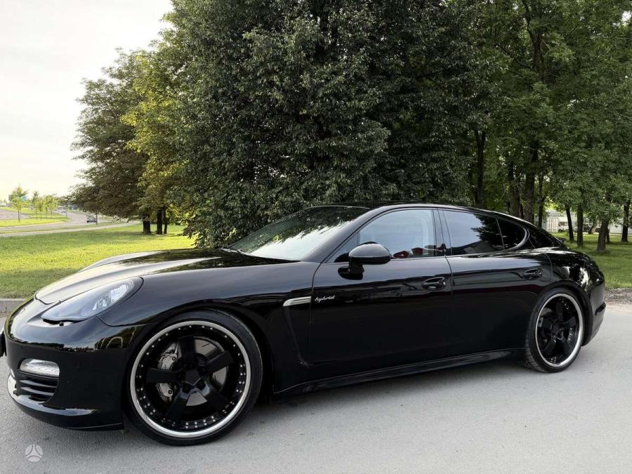 Black Porsche Panamera 2013 in Kaunas, with an engine capacity of 3.00 L and mileage of 146 thousand km for 18500 €, photo 31 on AUTOMOTO.COM.LV