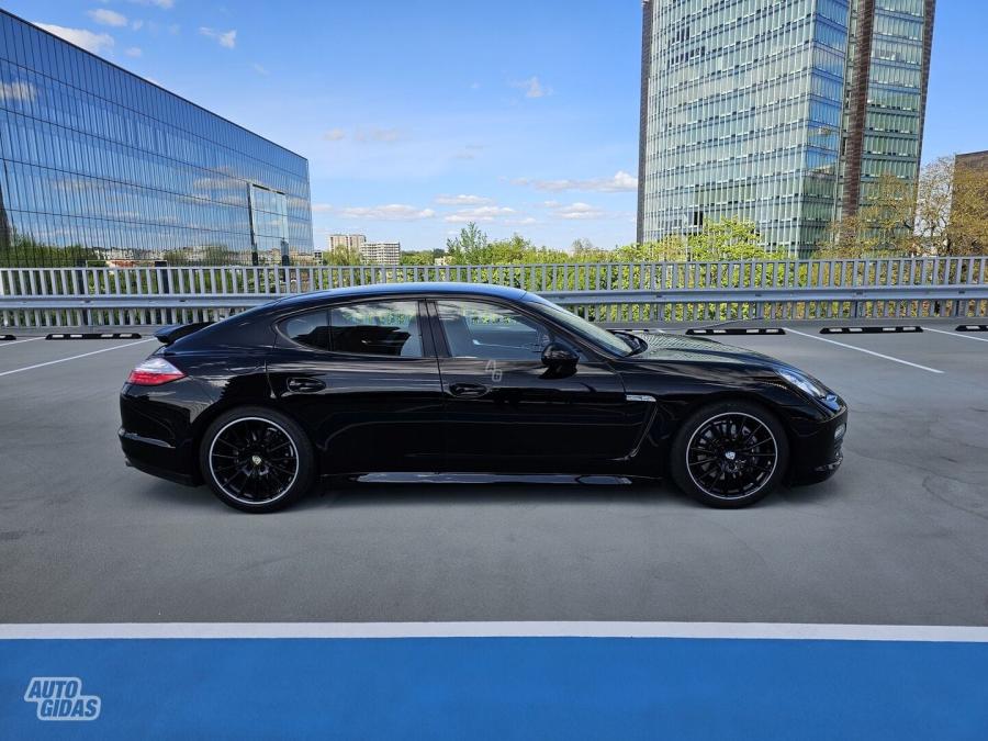 Black Porsche Panamera 2012 in Vilnius, with an engine capacity of 3.00 L and mileage of 267 thousand km for 21500 €, photo 1 on AUTOMOTO.COM.LV