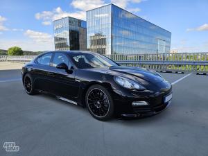 Black Porsche Panamera 2012 in Vilnius, with an engine capacity of 3.00 L and mileage of 267 thousand km for 21500 €, photo 10 on AUTOMOTO.COM.LV