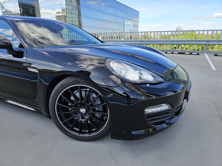 Black Porsche Panamera 2012 in Vilnius, with an engine capacity of 3.00 L and mileage of 267 thousand km for 21500 €, photo 13 on AUTOMOTO.COM.LV