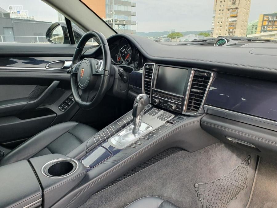Black Porsche Panamera 2012 in Vilnius, with an engine capacity of 3.00 L and mileage of 267 thousand km for 21500 €, photo 17 on AUTOMOTO.COM.LV