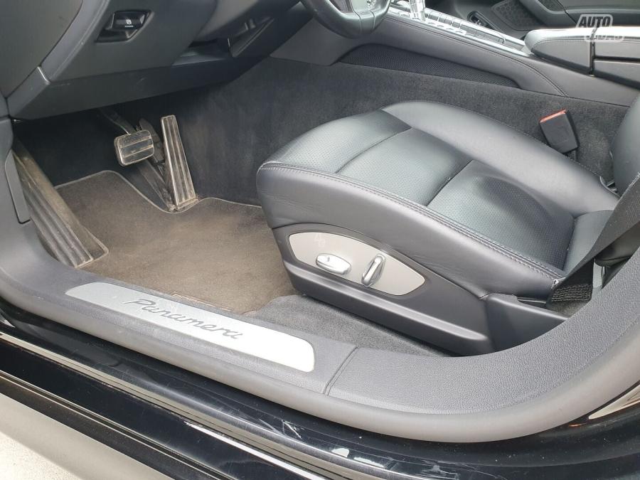 Black Porsche Panamera 2012 in Vilnius, with an engine capacity of 3.00 L and mileage of 267 thousand km for 21500 €, photo 25 on AUTOMOTO.COM.LV
