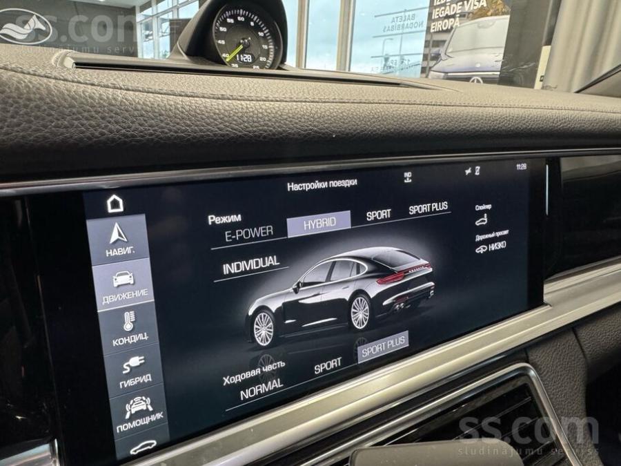 Black Porsche Panamera 2017 in Riga, with an engine capacity of 3.00 L and mileage of 76 thousand km for 51900 €, photo 20 on AUTOMOTO.COM.LV