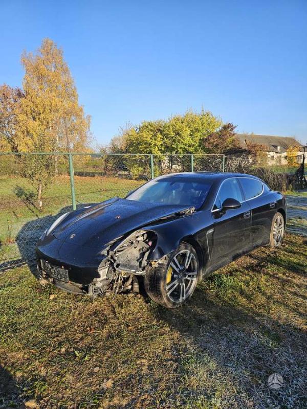 Black Porsche Panamera 2010 in Kaunas, with an engine capacity of 4.81 L and mileage of 303 thousand km for 7900 €, photo 1 on AUTOMOTO.COM.LV