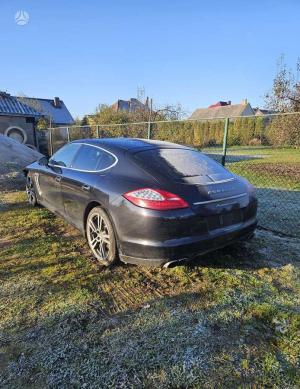 Black Porsche Panamera 2010 in Kaunas, with an engine capacity of 4.81 L and mileage of 303 thousand km for 7900 €, photo 2 on AUTOMOTO.COM.LV