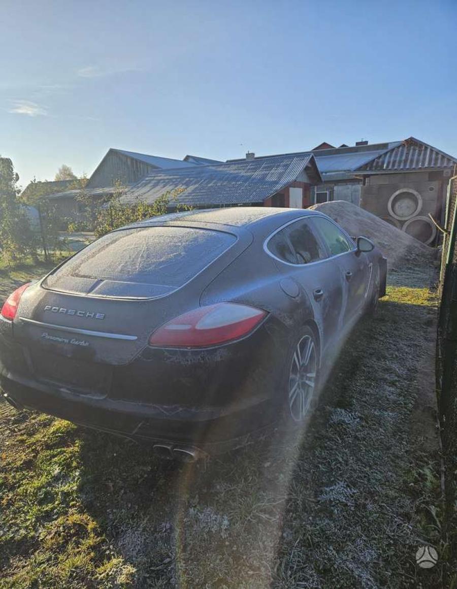 Black Porsche Panamera 2010 in Kaunas, with an engine capacity of 4.81 L and mileage of 303 thousand km for 7900 €, photo 3 on AUTOMOTO.COM.LV