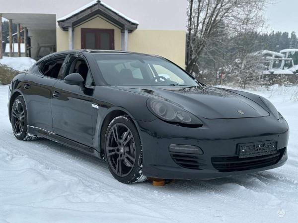 Black Porsche Panamera 2012 in Ukmerge, with an engine capacity of 2.97 L and mileage of 364 thousand km for 10400 €, photo 1 on AUTOMOTO.COM.LV