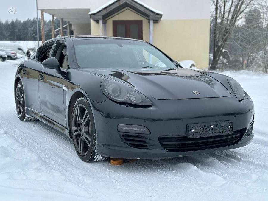 Melns Porsche Panamera 2012 Ukmergė, ar dzinēja tilpumu 2.97 L un nobraukumu 364 tūkst. km par 10400 €, foto 2 vietnē AUTOMOTO.COM.LV