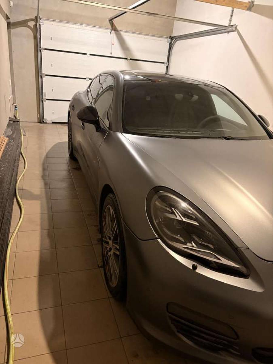Black Porsche Panamera 2012 in Siauliai, with an engine capacity of 3.61 L and mileage of 260 thousand km for 22000 €, photo 2 on AUTOMOTO.COM.LV