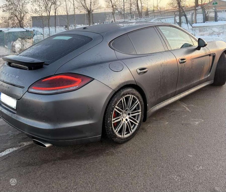 Black Porsche Panamera 2012 in Siauliai, with an engine capacity of 3.61 L and mileage of 260 thousand km for 22000 €, photo 20 on AUTOMOTO.COM.LV
