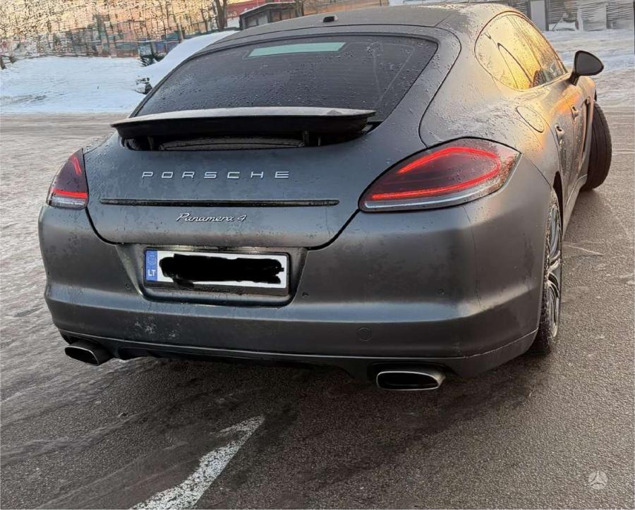 Black Porsche Panamera 2012 in Siauliai, with an engine capacity of 3.61 L and mileage of 260 thousand km for 22000 €, photo 21 on AUTOMOTO.COM.LV
