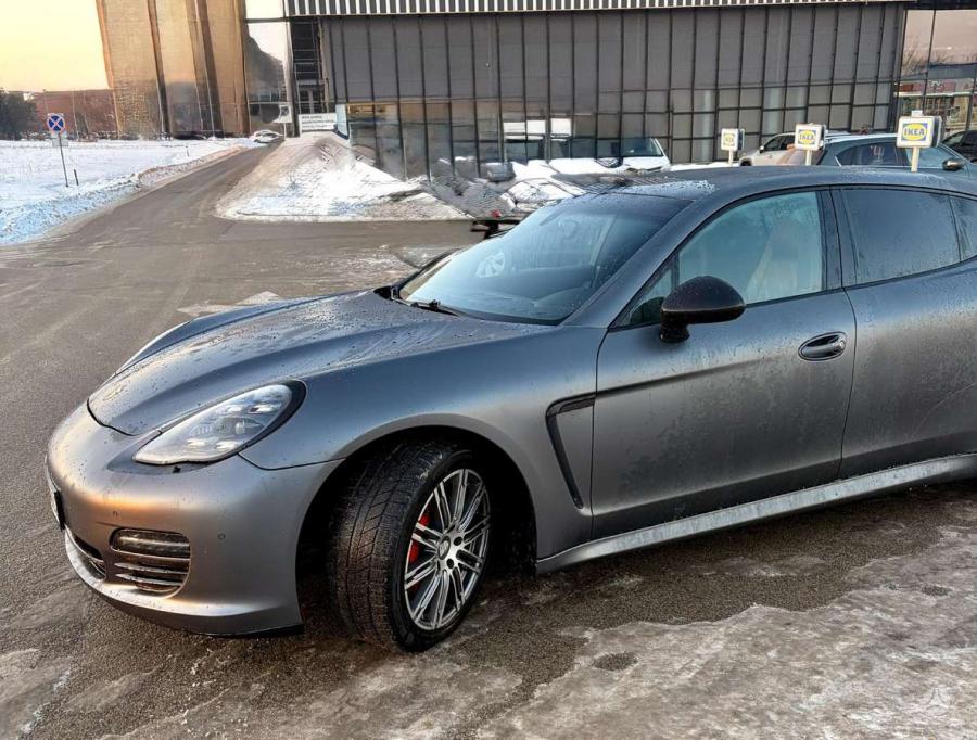 Black Porsche Panamera 2012 in Siauliai, with an engine capacity of 3.61 L and mileage of 260 thousand km for 22000 €, photo 23 on AUTOMOTO.COM.LV