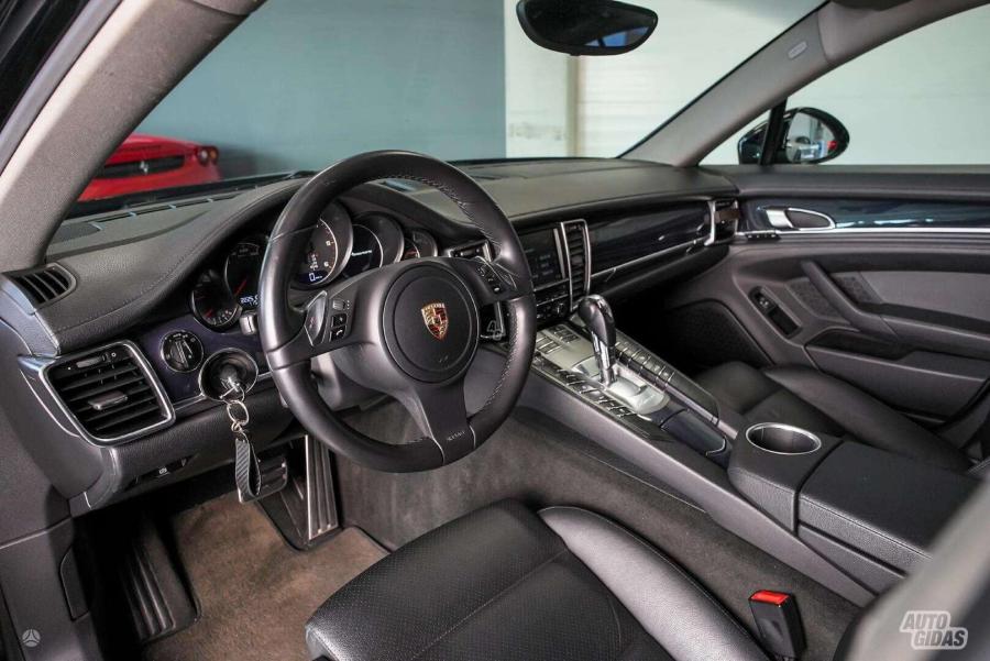 Melns Porsche Panamera 2012 Marijampole, ar dzinēja tilpumu 3.00 L un nobraukumu 223 tūkst. km par 20950 €, foto 23 vietnē AUTOMOTO.COM.LV