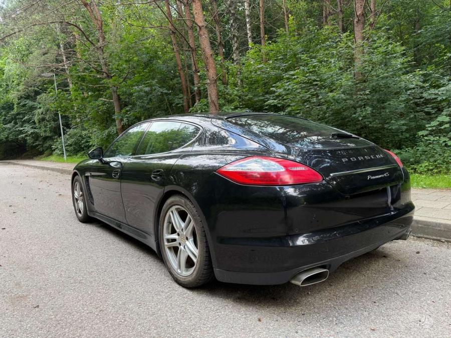 Black Porsche Panamera 2012 in Vilnius, with an engine capacity of 3.60 L and mileage of 0 thousand km for 20 €, photo 3 on AUTOMOTO.COM.LV
