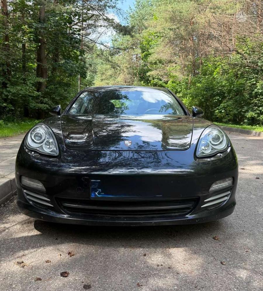 Black Porsche Panamera 2012 in Vilnius, with an engine capacity of 3.60 L and mileage of 0 thousand km for 20 €, photo 4 on AUTOMOTO.COM.LV