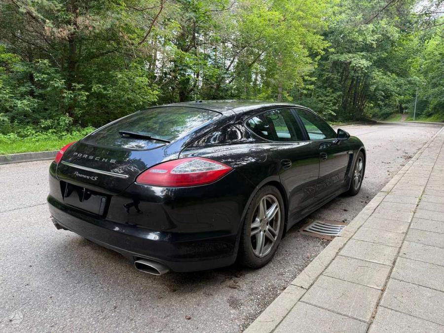 Black Porsche Panamera 2012 in Vilnius, with an engine capacity of 3.60 L and mileage of 0 thousand km for 20 €, photo 5 on AUTOMOTO.COM.LV