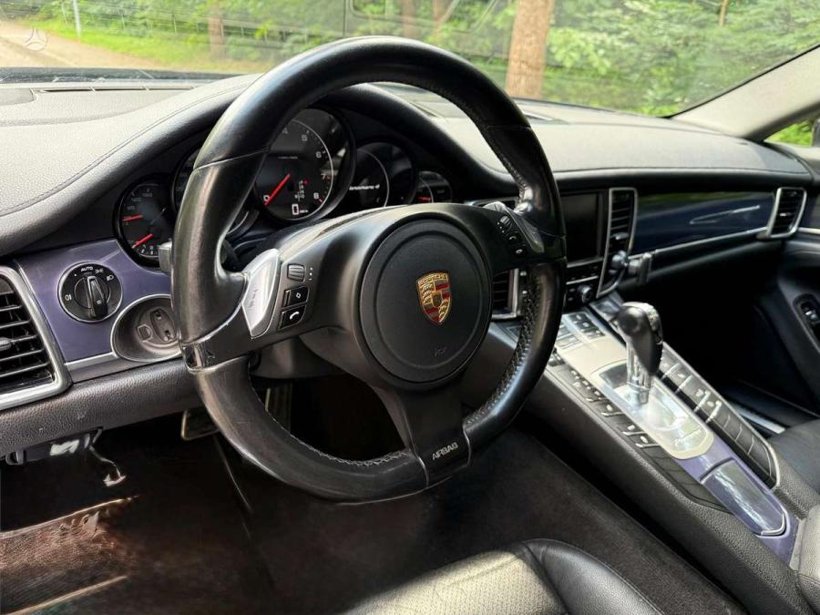 Black Porsche Panamera 2012 in Vilnius, with an engine capacity of 3.60 L and mileage of 0 thousand km for 20 €, photo 10 on AUTOMOTO.COM.LV