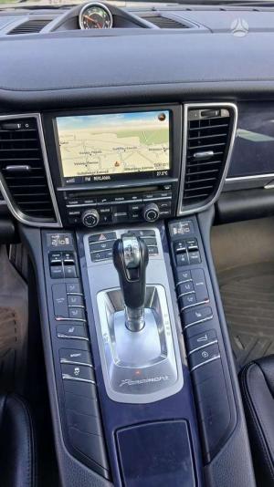 Black Porsche Panamera 2013 in Kaunas, with an engine capacity of 3.61 L and mileage of 167 thousand km for 16000 €, photo 12 on AUTOMOTO.COM.LV
