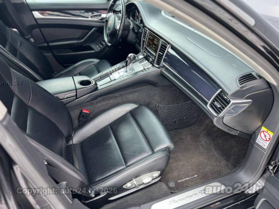 Black Porsche Panamera 2014 in Tallinn, with an engine capacity of 3.00 L and mileage of 200 thousand km for 24990 €, photo 24 on AUTOMOTO.COM.LV