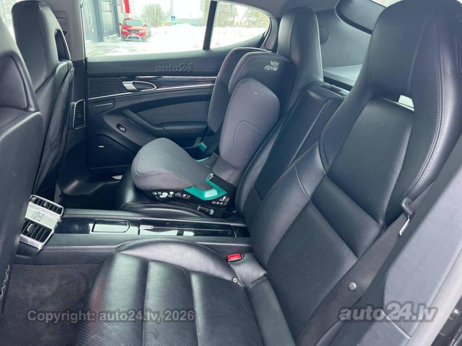Black Porsche Panamera 2014 in Tallinn, with an engine capacity of 3.00 L and mileage of 200 thousand km for 24990 €, photo 27 on AUTOMOTO.COM.LV