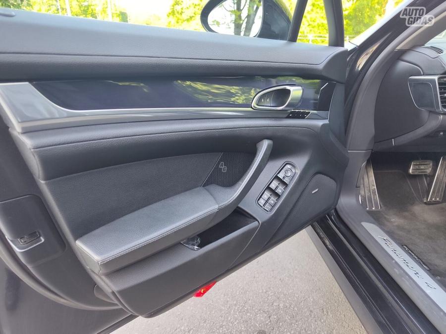 Black Porsche Panamera 2014 in Kaunas, with an engine capacity of 3.60 L and mileage of 175 thousand km for 21000 €, photo 19 on AUTOMOTO.COM.LV