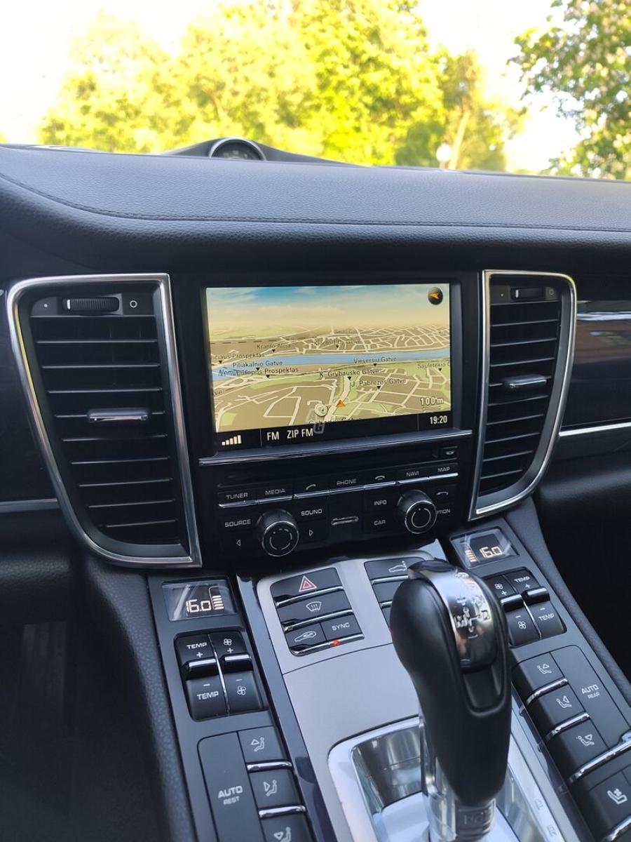 Black Porsche Panamera 2014 in Kaunas, with an engine capacity of 3.60 L and mileage of 175 thousand km for 21000 €, photo 30 on AUTOMOTO.COM.LV