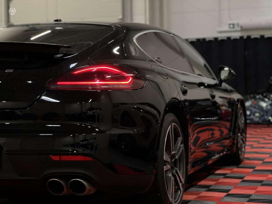 Melns Porsche Panamera 2014 Viļņa, ar dzinēja tilpumu 3.00 L un nobraukumu 97 tūkst. km par 29990 €, foto 11 vietnē AUTOMOTO.COM.LV