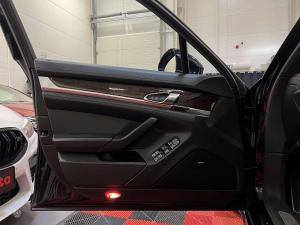 Melns Porsche Panamera 2014 Viļņa, ar dzinēja tilpumu 3.00 L un nobraukumu 97 tūkst. km par 29990 €, foto 17 vietnē AUTOMOTO.COM.LV