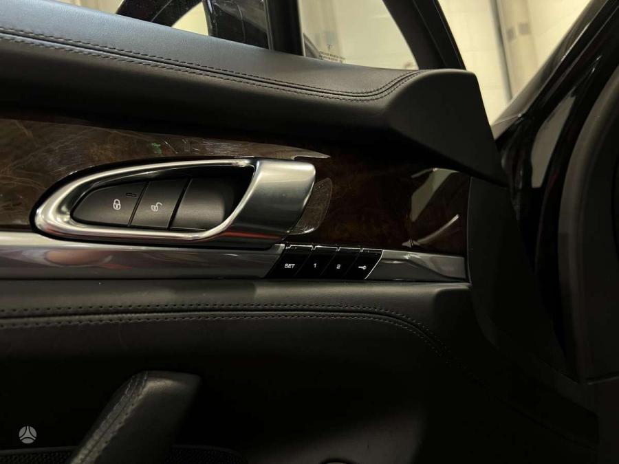 Melns Porsche Panamera 2014 Viļņa, ar dzinēja tilpumu 3.00 L un nobraukumu 97 tūkst. km par 29990 €, foto 18 vietnē AUTOMOTO.COM.LV