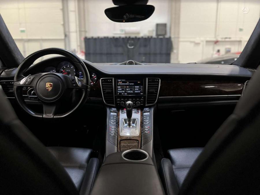 Melns Porsche Panamera 2014 Viļņa, ar dzinēja tilpumu 3.00 L un nobraukumu 97 tūkst. km par 29990 €, foto 23 vietnē AUTOMOTO.COM.LV