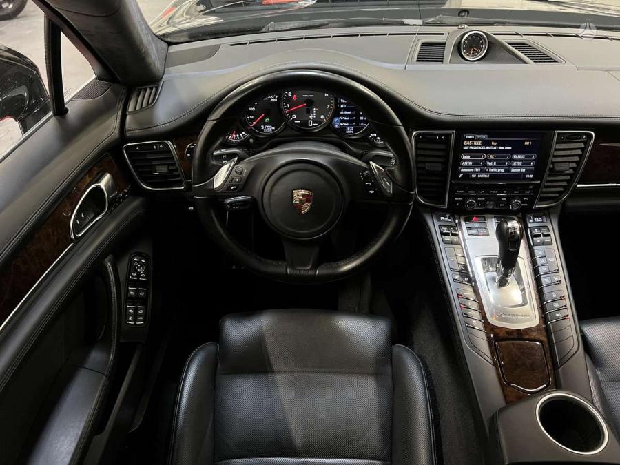 Melns Porsche Panamera 2014 Viļņa, ar dzinēja tilpumu 3.00 L un nobraukumu 97 tūkst. km par 29990 €, foto 24 vietnē AUTOMOTO.COM.LV