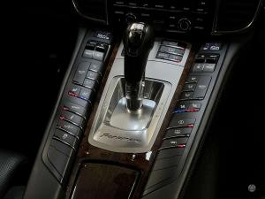 Melns Porsche Panamera 2014 Viļņa, ar dzinēja tilpumu 3.00 L un nobraukumu 97 tūkst. km par 29990 €, foto 29 vietnē AUTOMOTO.COM.LV