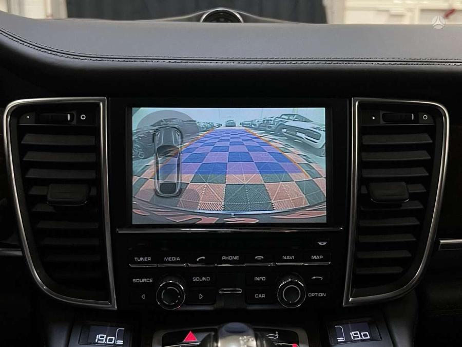 Melns Porsche Panamera 2014 Viļņa, ar dzinēja tilpumu 3.00 L un nobraukumu 97 tūkst. km par 29990 €, foto 31 vietnē AUTOMOTO.COM.LV
