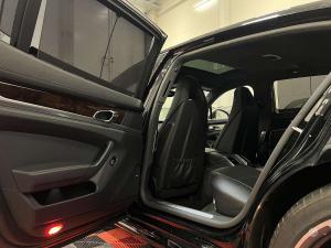 Melns Porsche Panamera 2014 Viļņa, ar dzinēja tilpumu 3.00 L un nobraukumu 97 tūkst. km par 29990 €, foto 32 vietnē AUTOMOTO.COM.LV