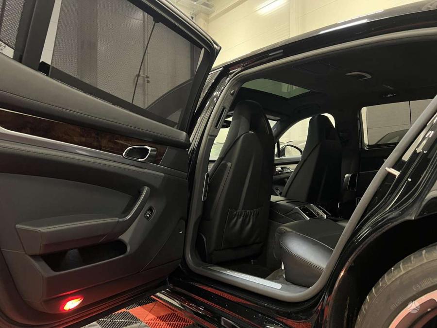 Melns Porsche Panamera 2014 Viļņa, ar dzinēja tilpumu 3.00 L un nobraukumu 97 tūkst. km par 29990 €, foto 32 vietnē AUTOMOTO.COM.LV