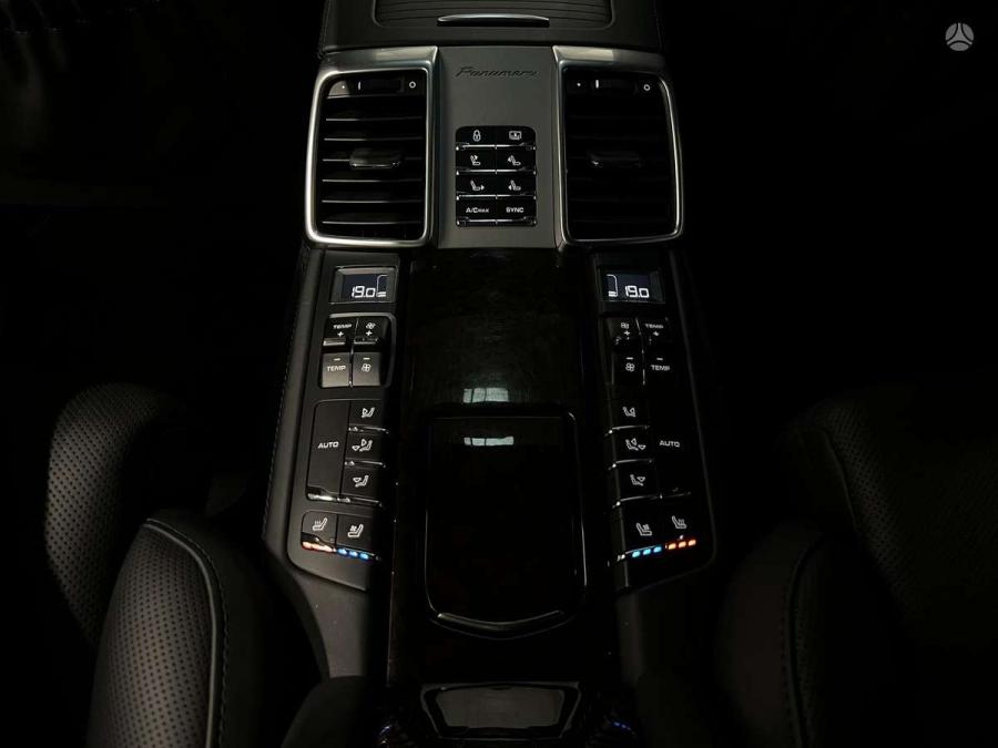 Melns Porsche Panamera 2014 Viļņa, ar dzinēja tilpumu 3.00 L un nobraukumu 97 tūkst. km par 29990 €, foto 35 vietnē AUTOMOTO.COM.LV